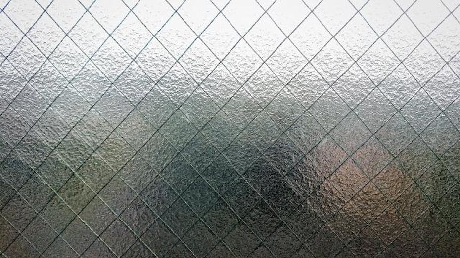 網入りガラスとは？特徴やメリット、デメリット、交換費用について